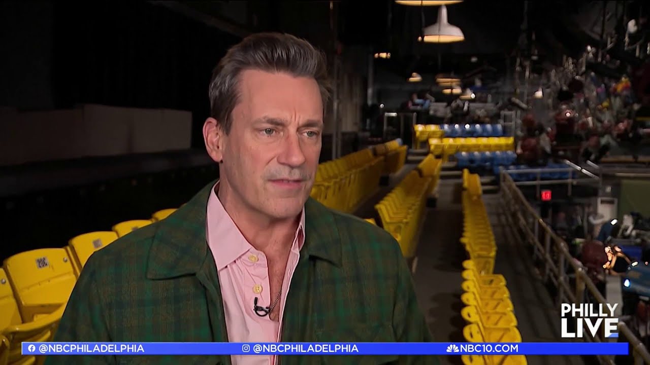 Jon Hamm returns to 'SNL' stage to host for 4th time - YouTube