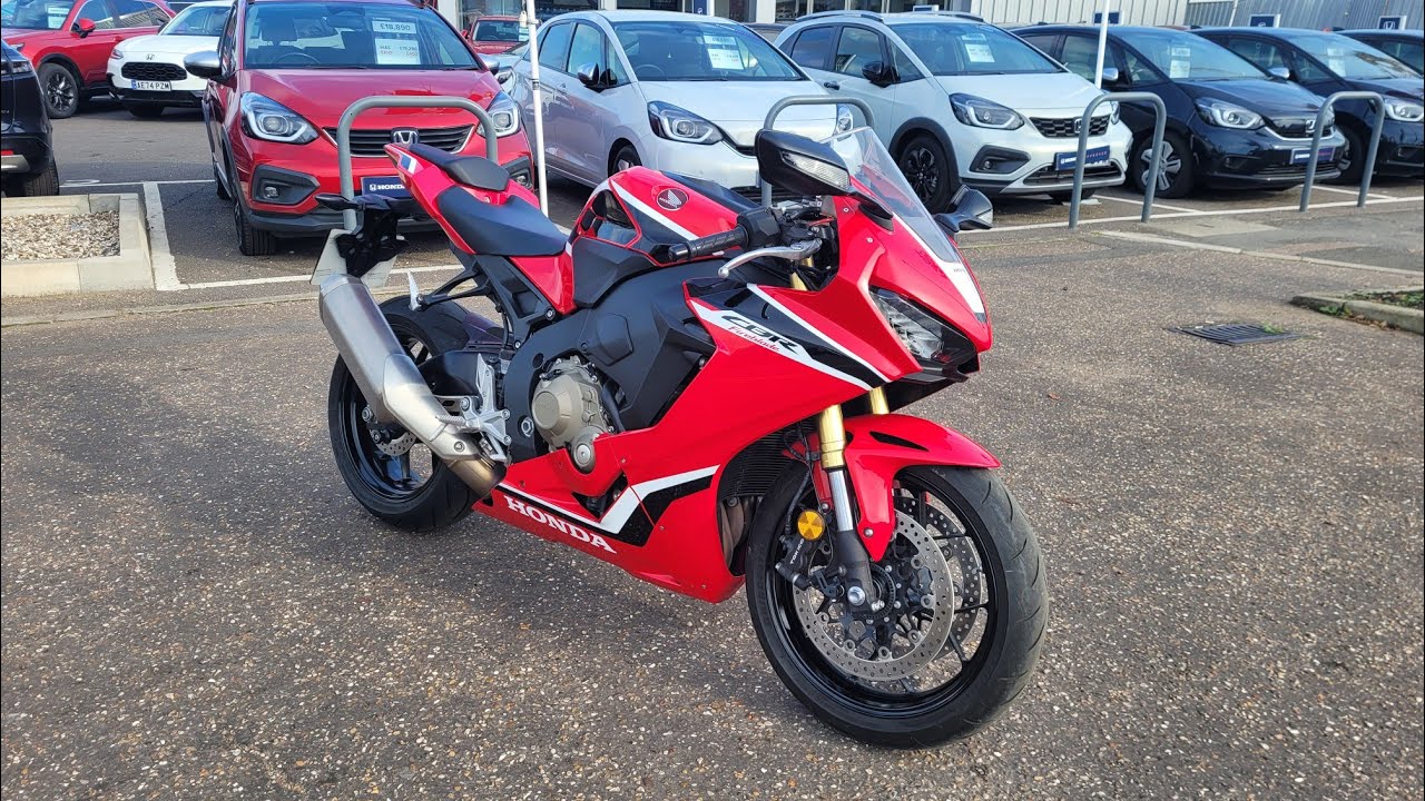 2018 CBR1000RR FIREBLADE - GRAND PRIX RED - YouTube