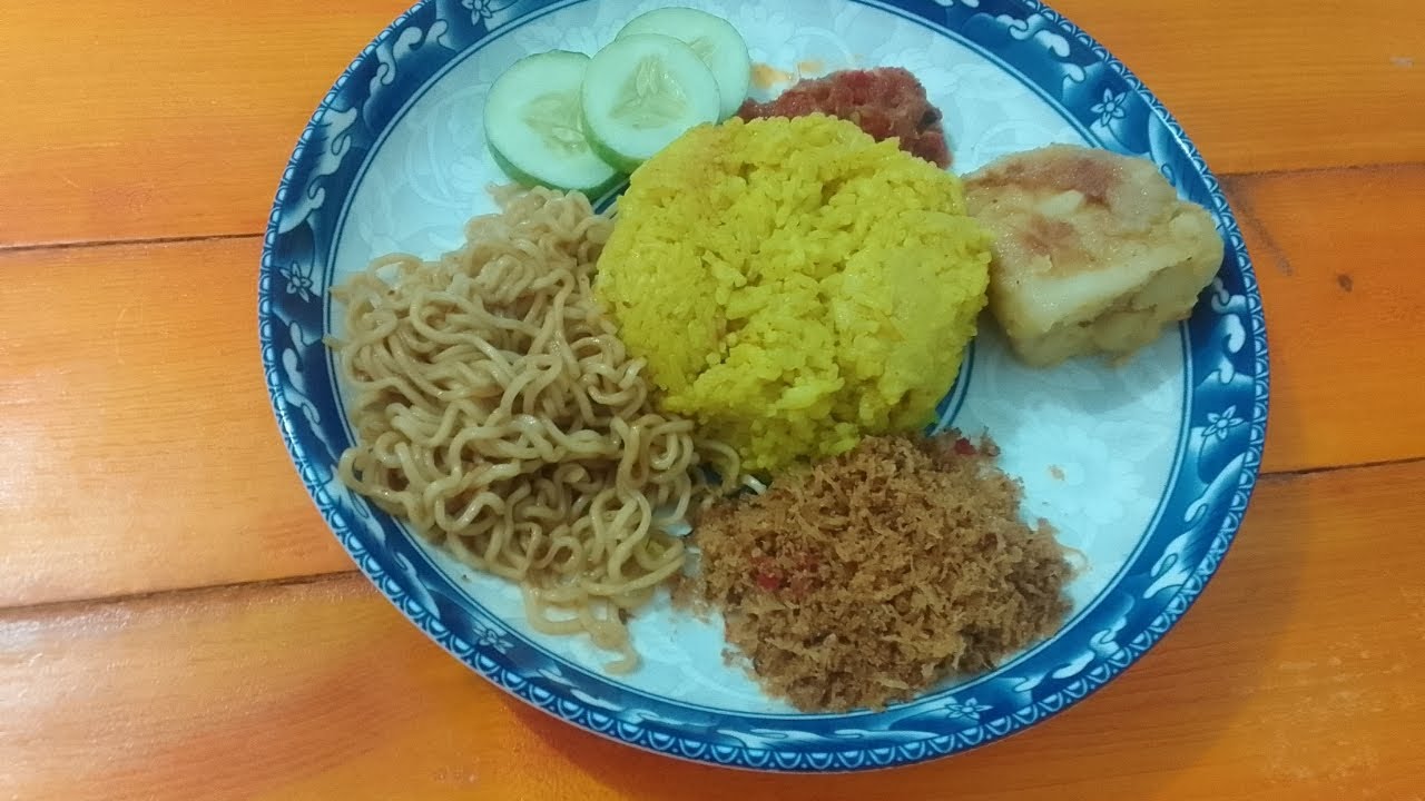 Nasi kuning rice cooker dan Ayam goreng Krispy - YouTube