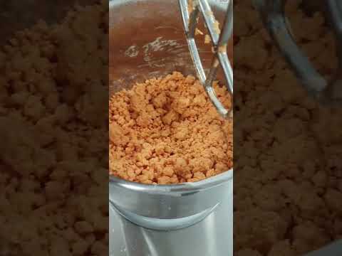 spaghetti trafilati con farina di lenticchie rosse.