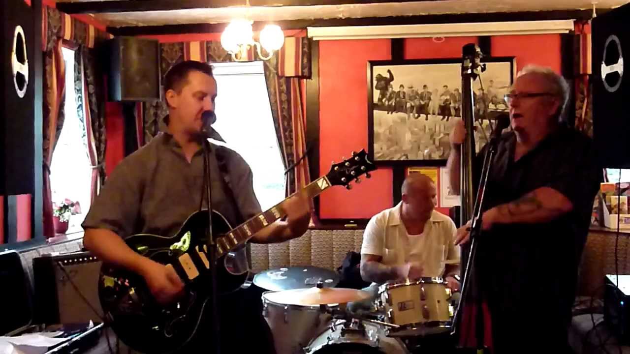 Danny Reno & The Senorita's - 'Burning Love' - YouTube