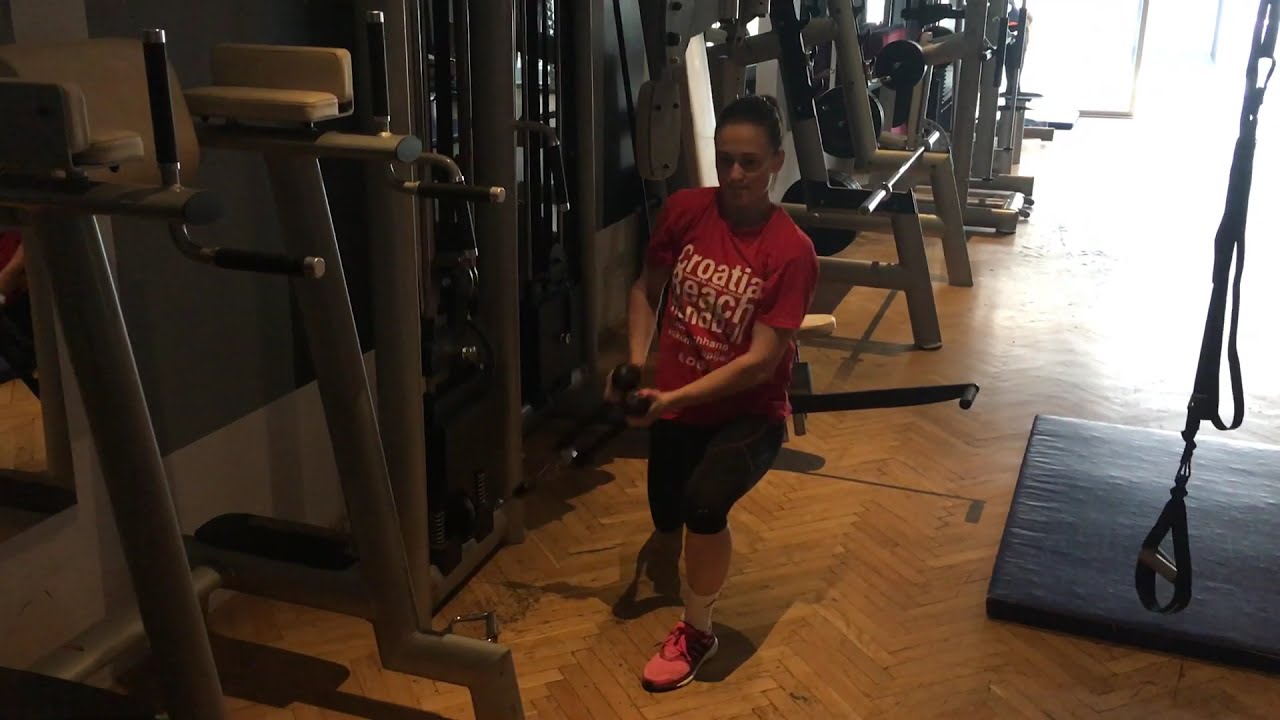 Inline lunge cable lift - YouTube