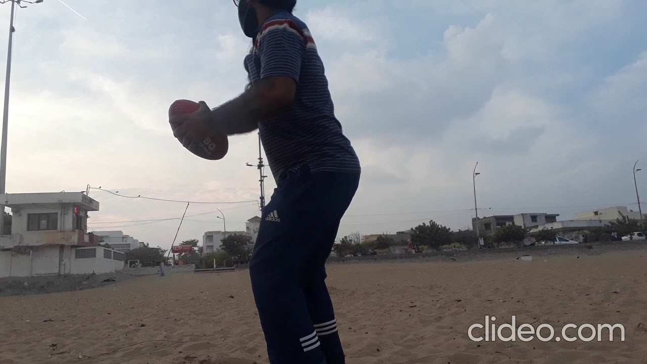 Me throwing a rugby ball in the beach.. - YouTube