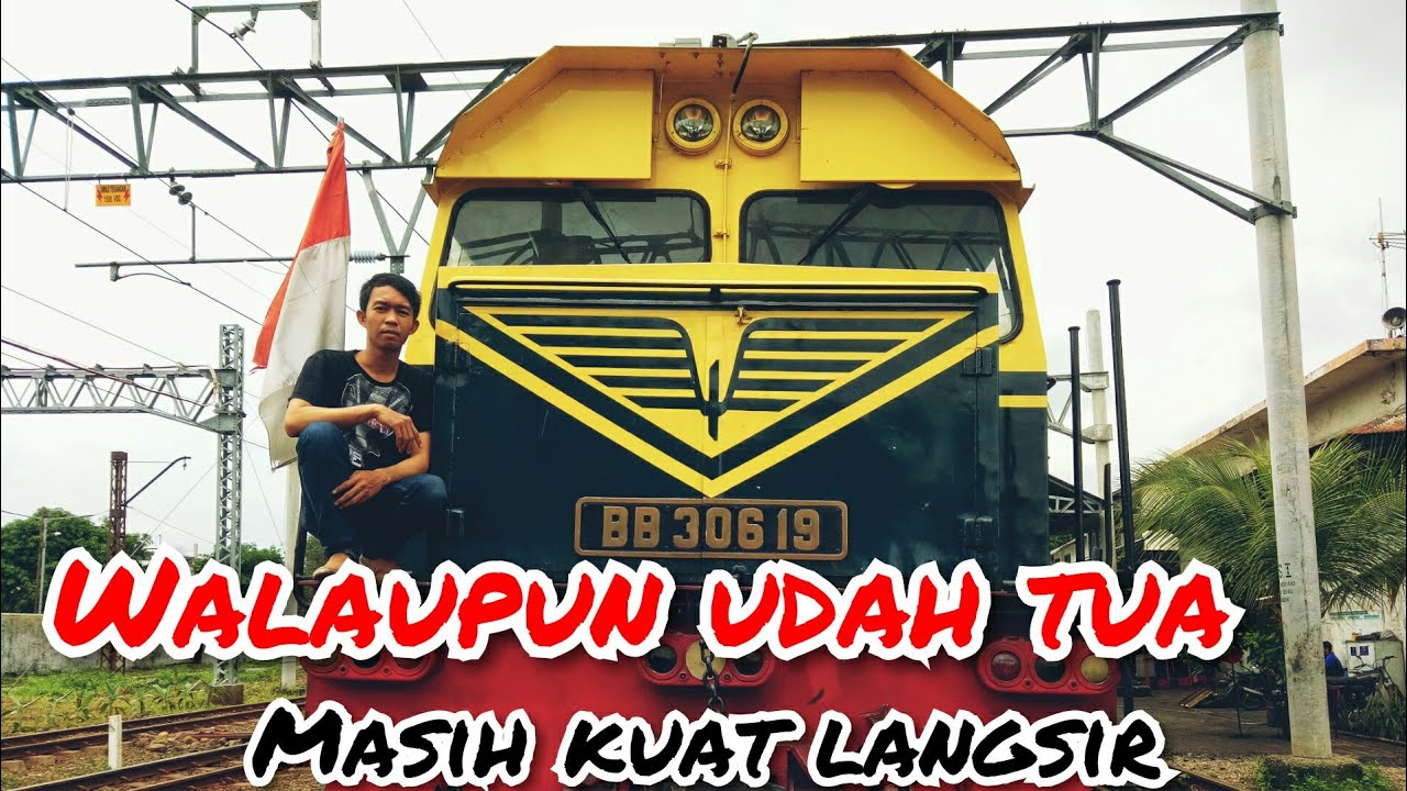 Langsiran lokomotif BB 306 84 14 (306 19) | mengirim 2 kereta ke ...