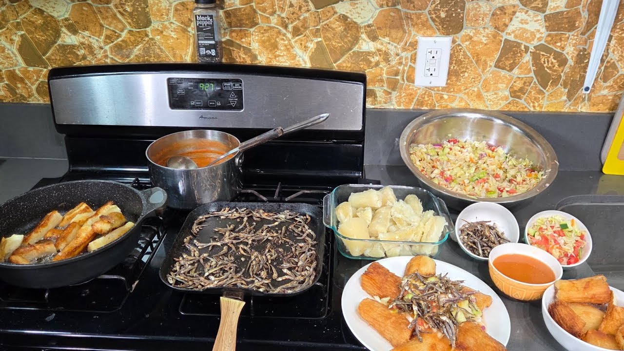 Como preparar paso a paso rica Yuca Frita con Pescaditas secas y ...