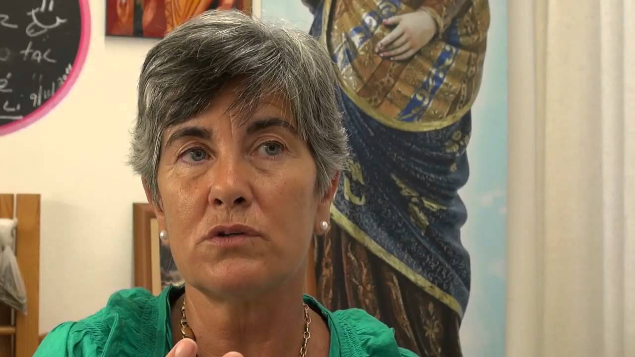 Entrevista a Leonor Castro, fundadora da Missão Mãos Erguidas - YouTube