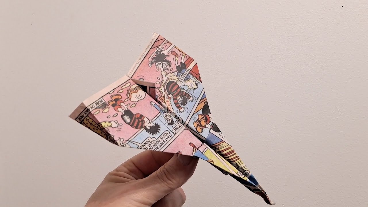 The BEANO Paper Plane Kit 020 - YouTube