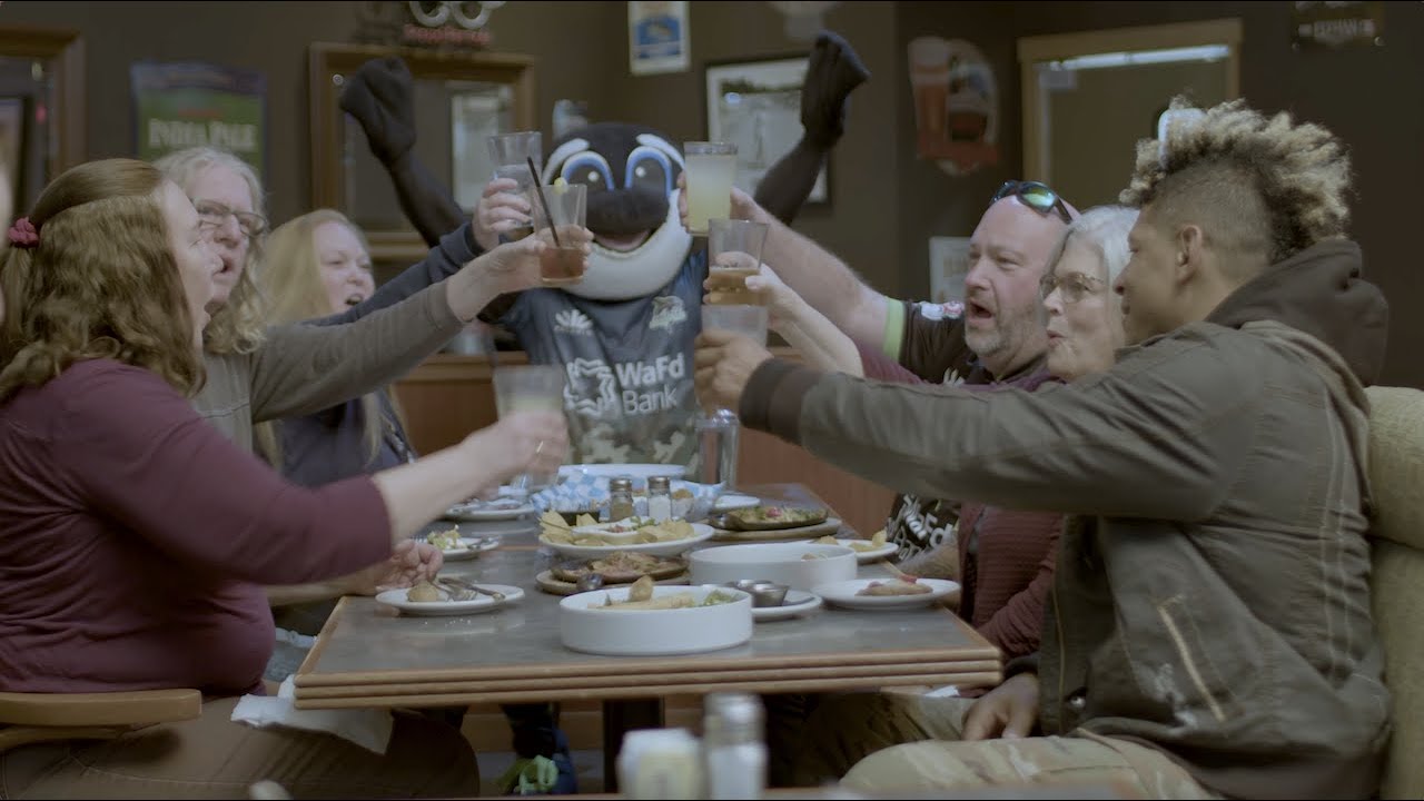 Eat Like a Champ at Billy Baroo's Smokehouse and Bar - YouTube