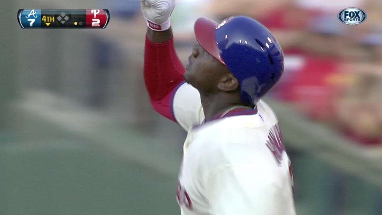 ATL@PHI: Howard hammers his 300th career home run - YouTube