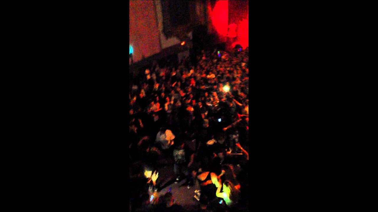 BITCHES FIGHT AT YG CONCERT VENTURA,CA Sept 18, 2014 - YouTube