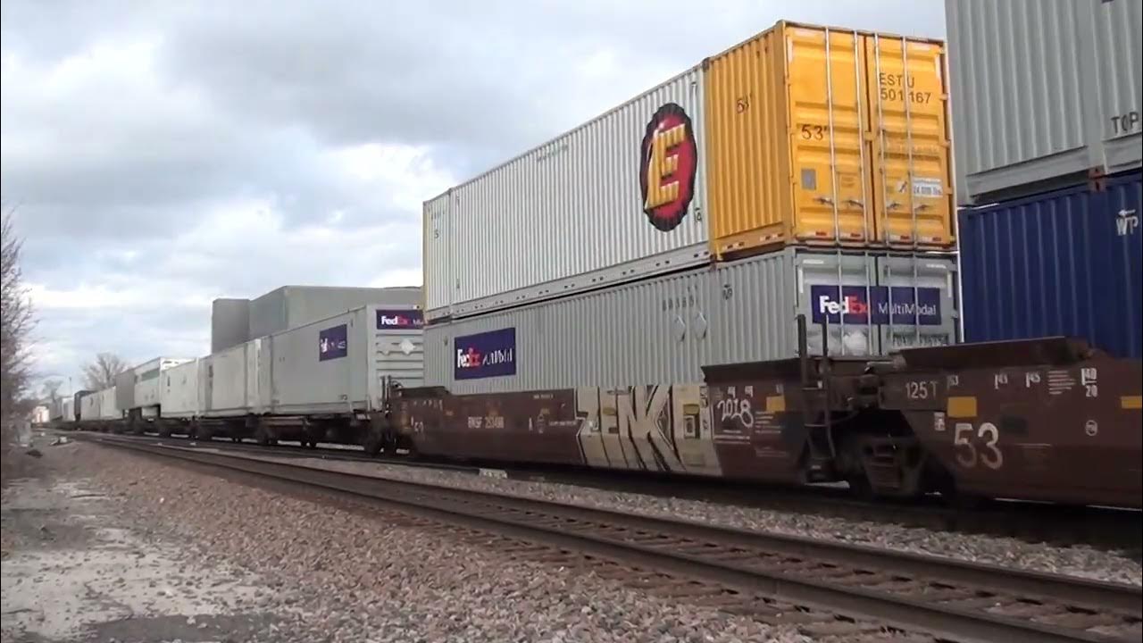 BNSF #4211 Leads WB Intermodal with BNSF #4723 Trailing. Olathe, KS 12/2/22 - YouTube