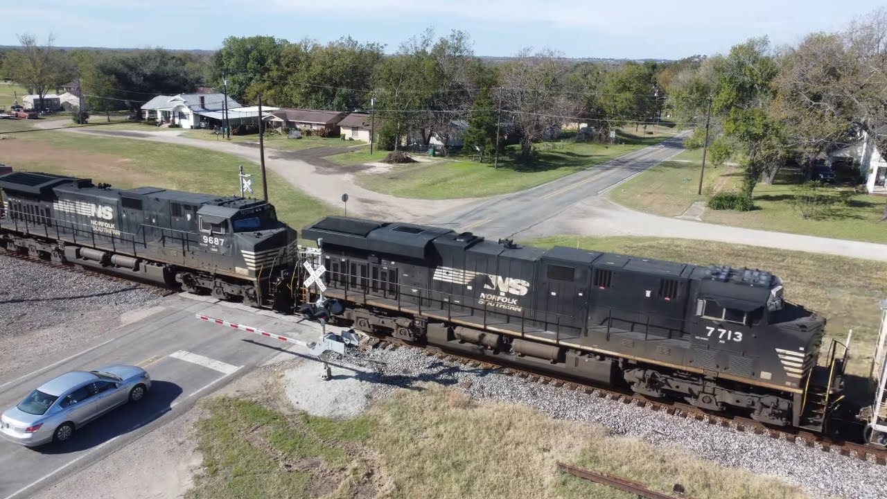 Southbound NS 9687/7713/UP 8953/7692, Mixed Freight Train, "Ennis Sub ...