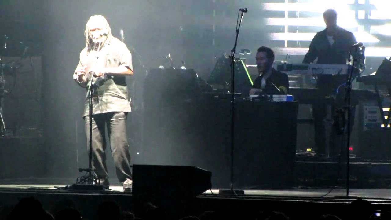 Massive Attack - Mezzanine - Angel (live) Sportpaleis Antwerp 2010 HD ...