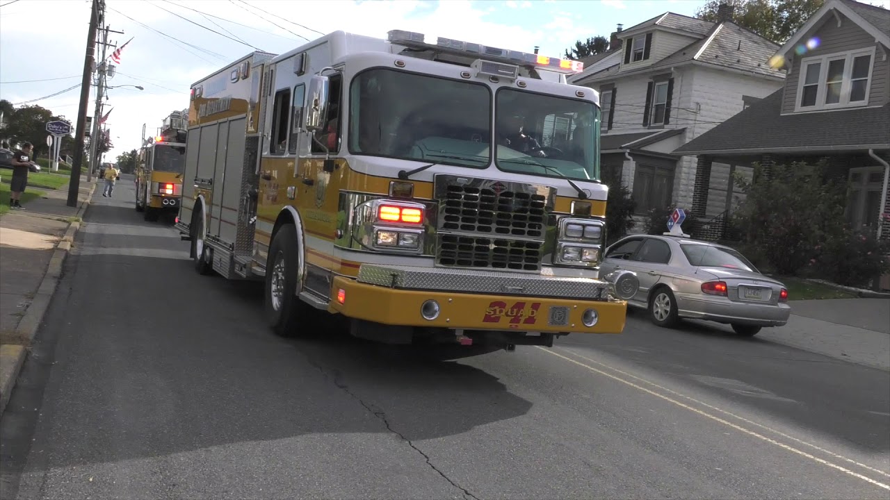 PRE-ARRIVAL: Firefighters responding to a working house fire 10/25/17 ...