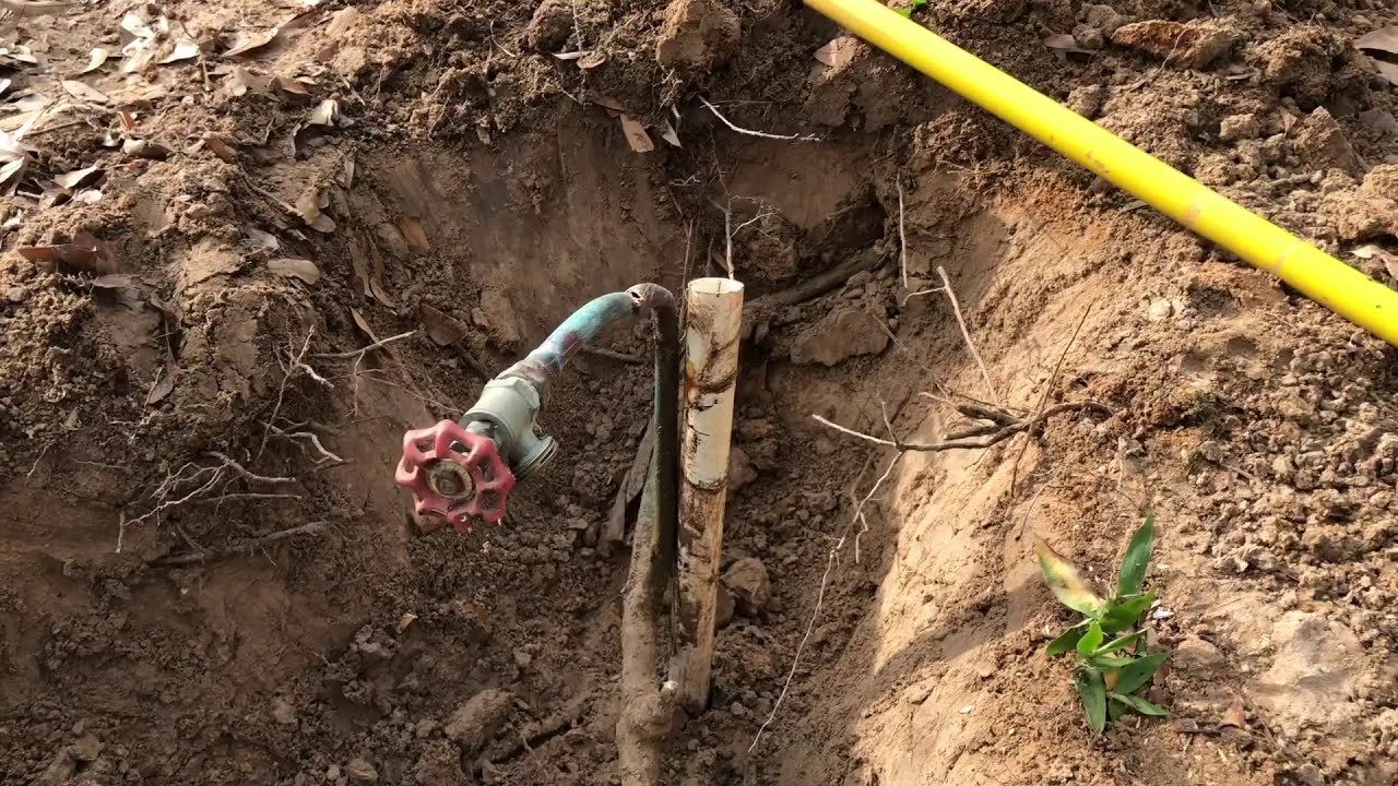 Fixing a broken water line - YouTube