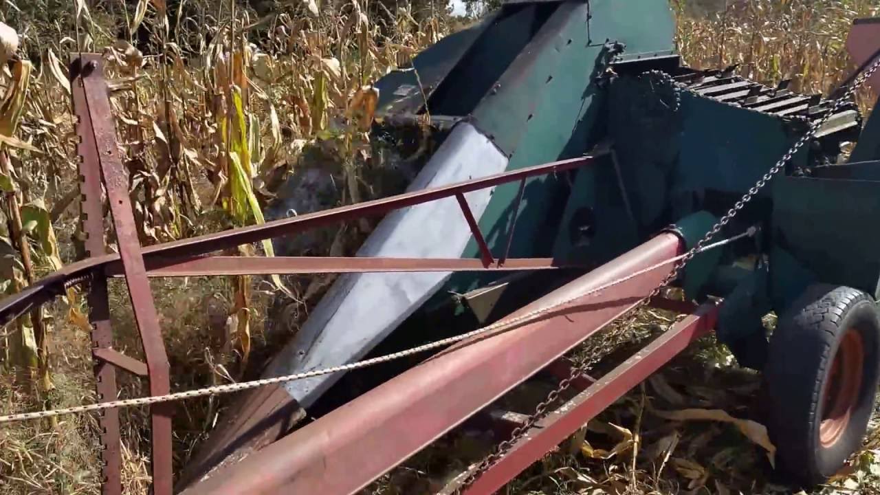 1950s-60s Oliver #5 One Row Corn Picker - YouTube