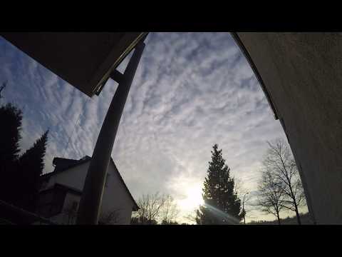 05.03.2018, Berlin,  Regenbogen kopfrum.....    (Sek.18 - 20)