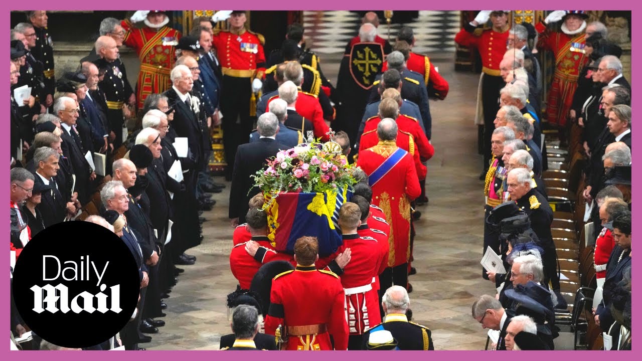 Queen Elizabeth II's coffin procession to Westminster Abbey - YouTube
