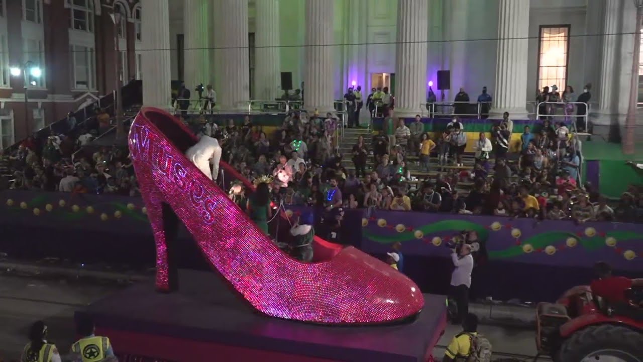PARADE STREAMING: Krewe of Muses - YouTube