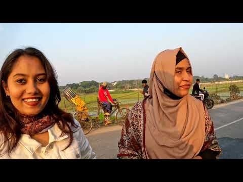 মেয়েরাও ভাব দেখায় |