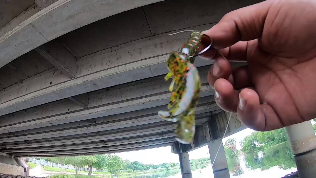 How to Rig a Strike King Rage Craw Tx Rig Weedless - YouTube