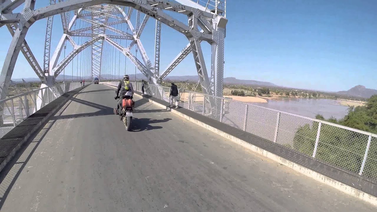 Zim Gravel Travel 2014. Save River Birchenough Bridge. - YouTube