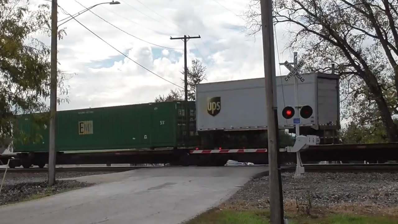 BNSF 4012 East - Millbury, OH - 10/8/21 - YouTube