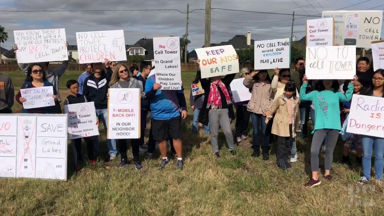 Grand Lakes cell tower protest in Katy - YouTube