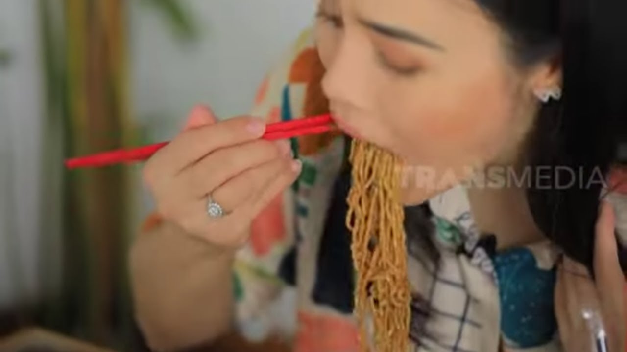 Nita Sofiani Penasaran Rasa Bakmie Tjo Kin | MAKAN RECEH (31/07/22) - YouTube