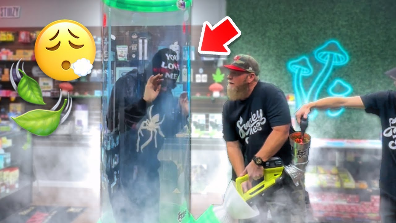 I Hit The Worlds Biggest Bong! 😮‍💨🍃 - YouTube