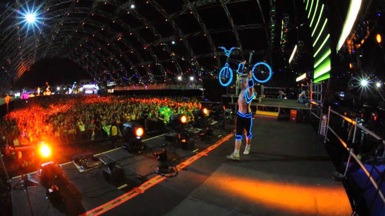 Electric Daisy Carnival (EDC) 2012 Las Vegas with The Wanderlust Circus ...
