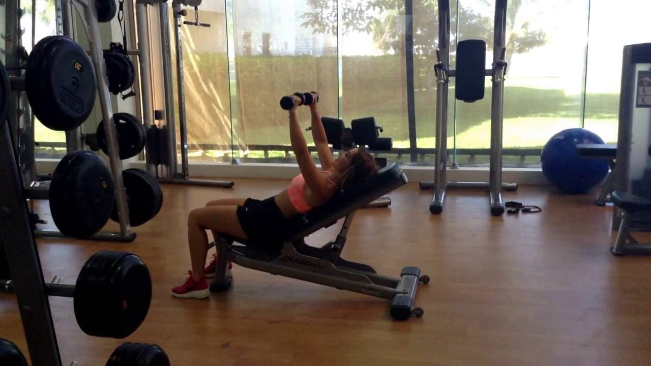 Cancun Fitness Team - Press para pecho alto con mancuernas - YouTube