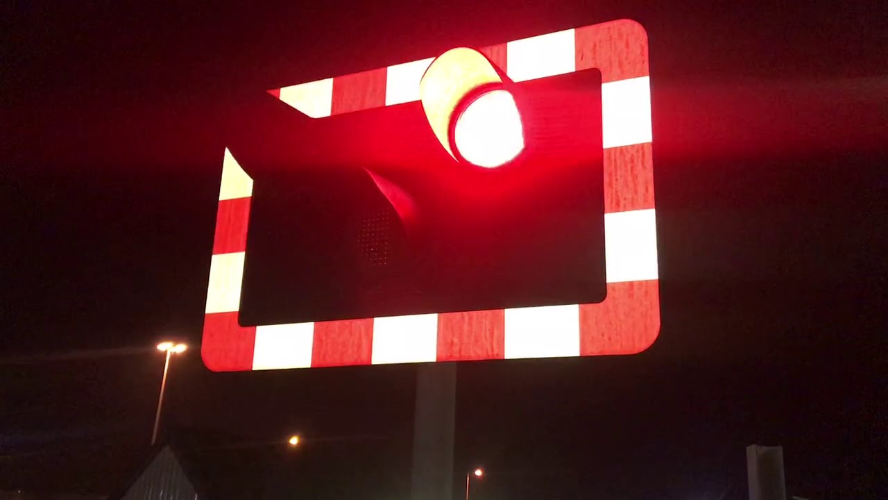 Grain Level Crossing (Kent) Friday 22.03.2019 - YouTube