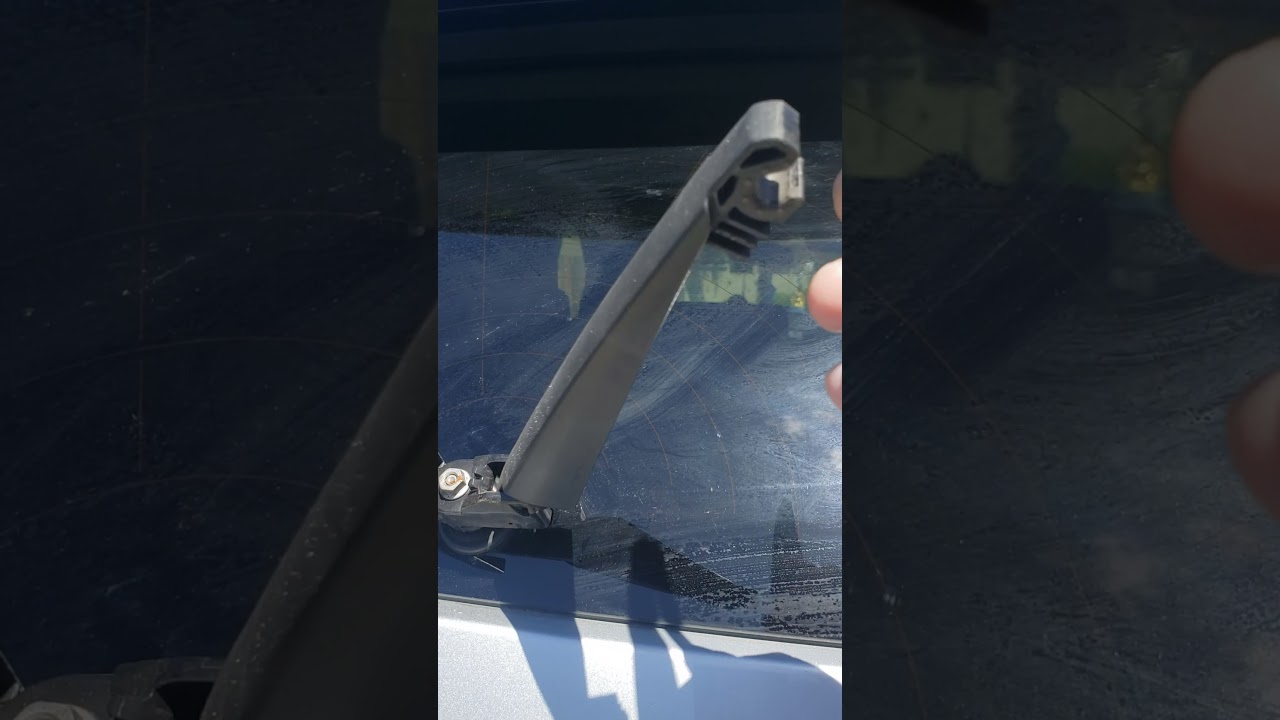 Replace 2015 Land rover Discovery Sport HSE Rear Wiper. - YouTube