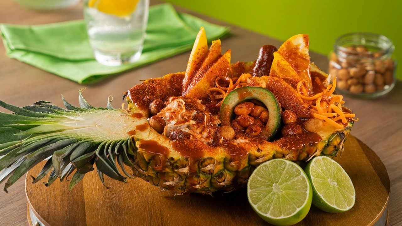 Piña Rellena con Fruta Enchilada | Kiwilimón - YouTube