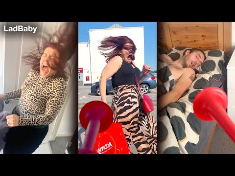 When Dad scares Mum with an air horn 📯🤣