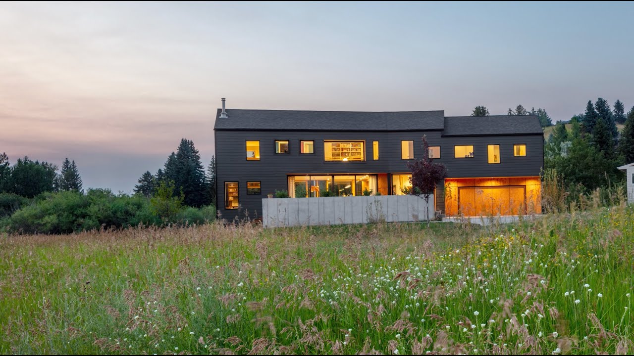 Architecture Alumni Andras Rosner Speaks on His First Home Build - YouTube