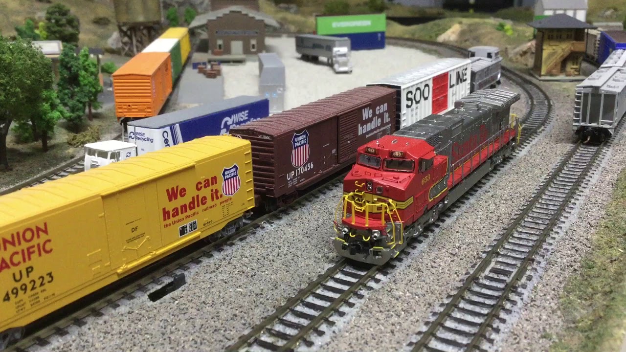 Scaletrains n scale dash 9 with self installed loksound 5dcc and a ...
