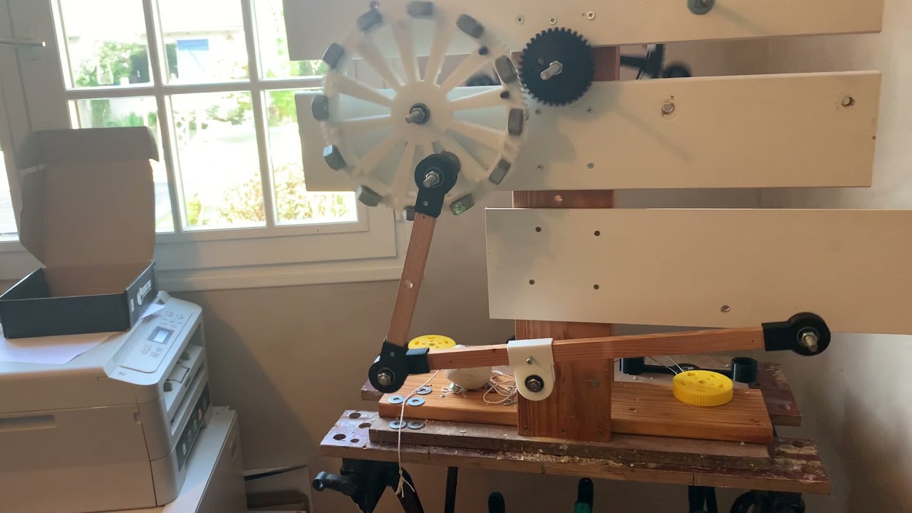 Gravity Wheel Johann Bessler 25/XX - YouTube