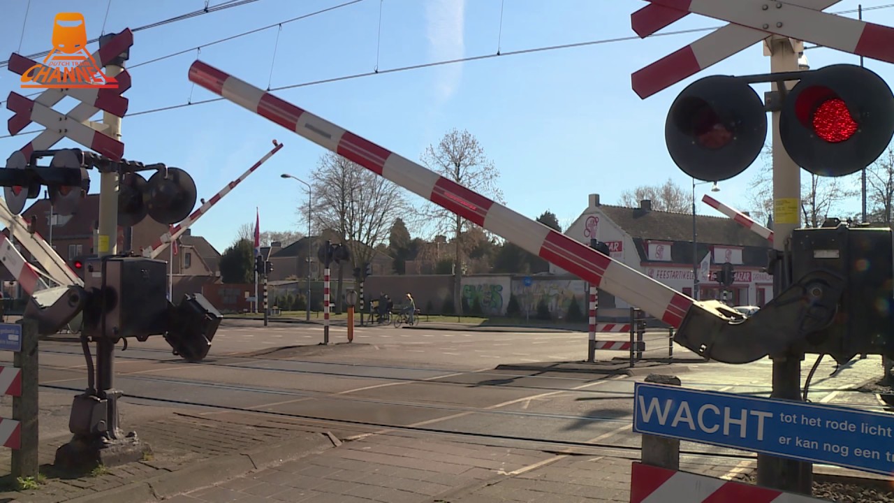 DUTCH RAILROAD CROSSING - Helmond - Mierloseweg - Railcam Netherlands ...