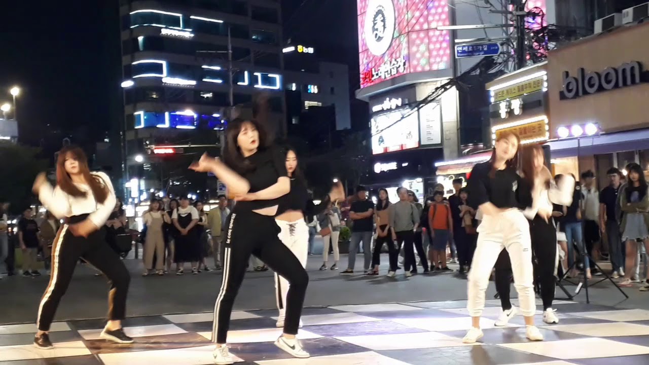 190523 "We're dancing, churros!" Busking2 - YouTube