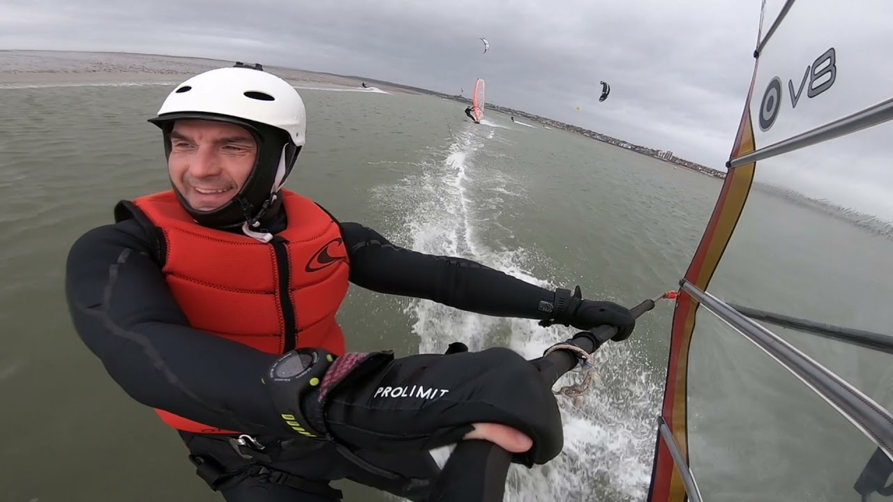 Speed Windsurfing at the Ray, Southend on Sea. NP V8 6m, JP super cross ...