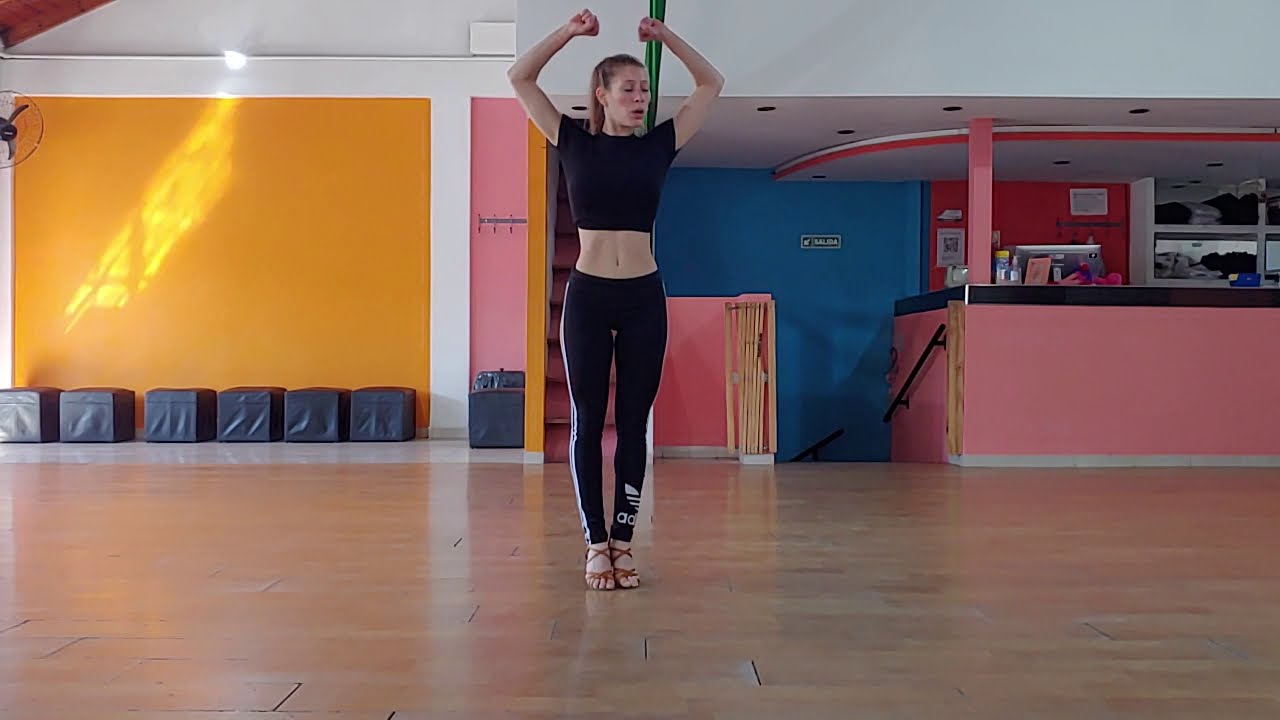 Salsa lady style. Belen Maggi (Argentina) - YouTube