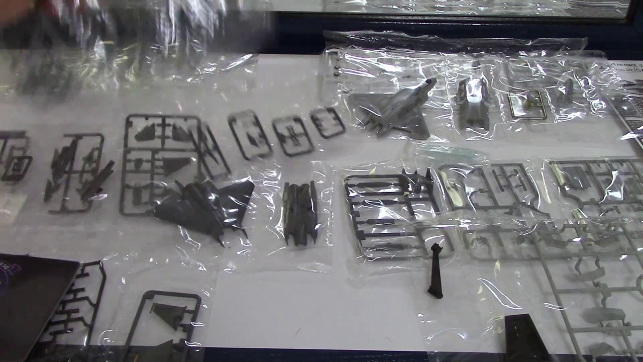 1/144 F-22 (US AIr Force) and F-15 (Ace Combat Garuda 1) Model Kits ...