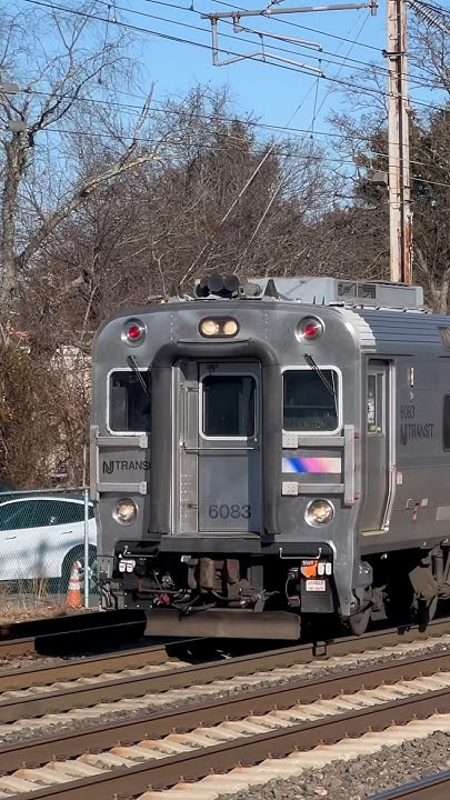 Shave & A Haircut from NJT Comet V 6083 @ Princeton Junction - YouTube