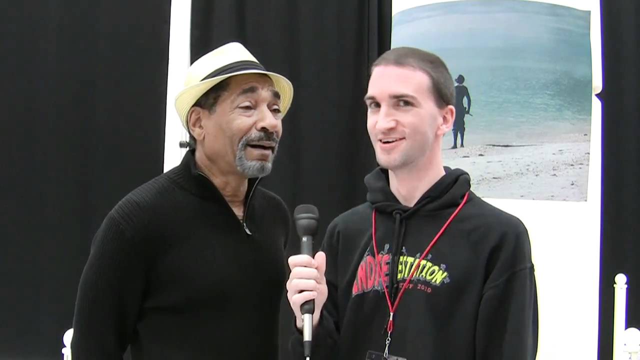 Terry Alexander Interview ZomBcon 2010 - MacGuffin Film Podcast - YouTube