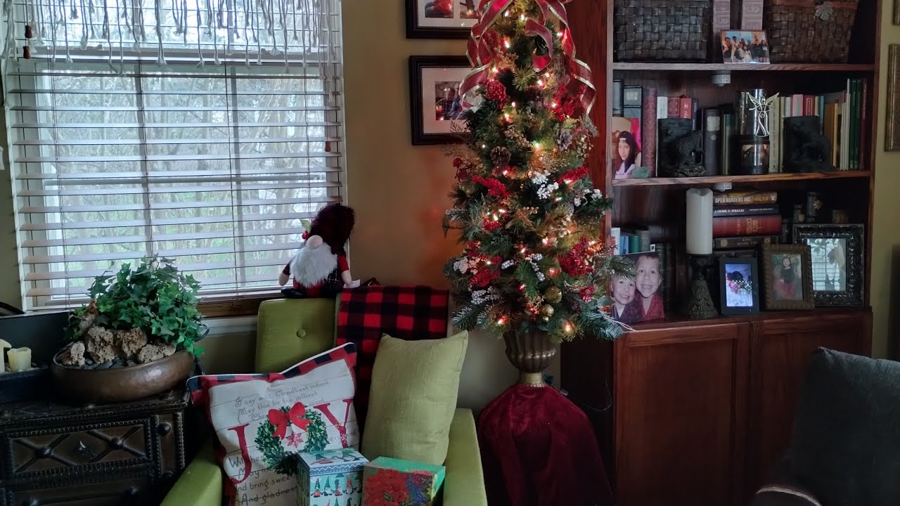 ENJOY A SIMPLE CHRISTMAS ️ SIMPLE BUT FESTIVE DECORATIONS - YouTube