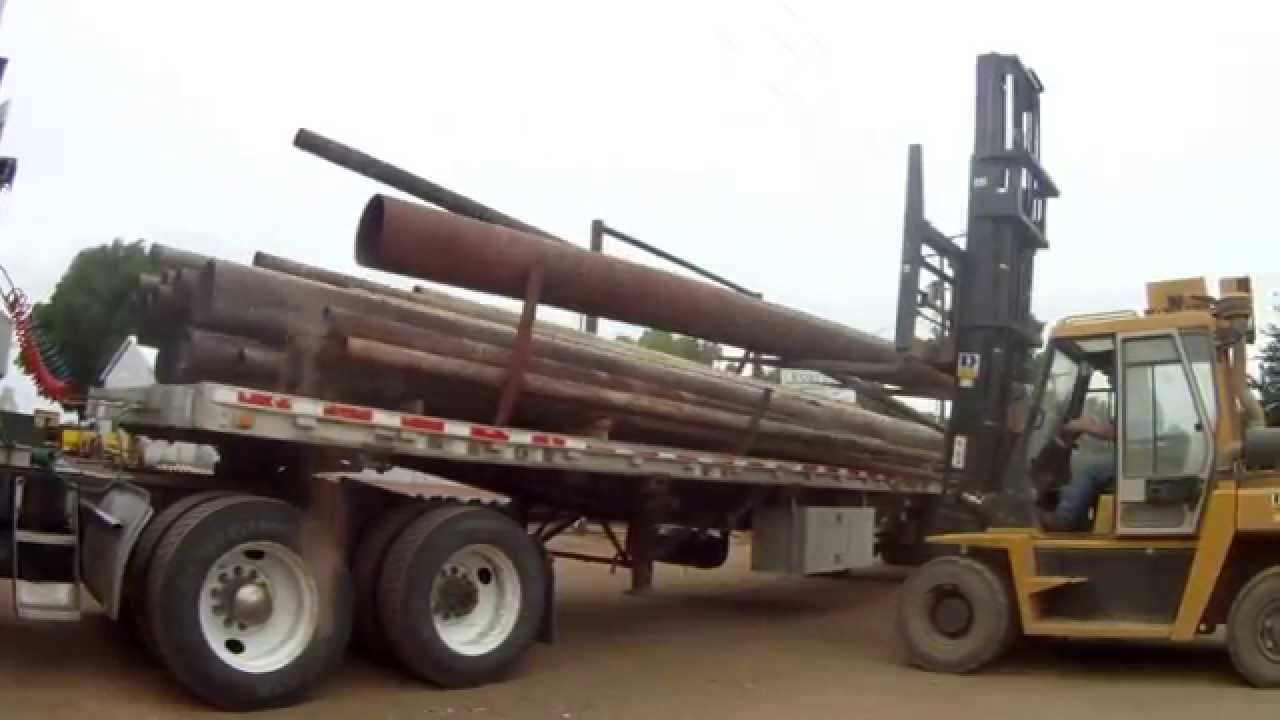 This is what happens when a cow trucker loads pipe - YouTube