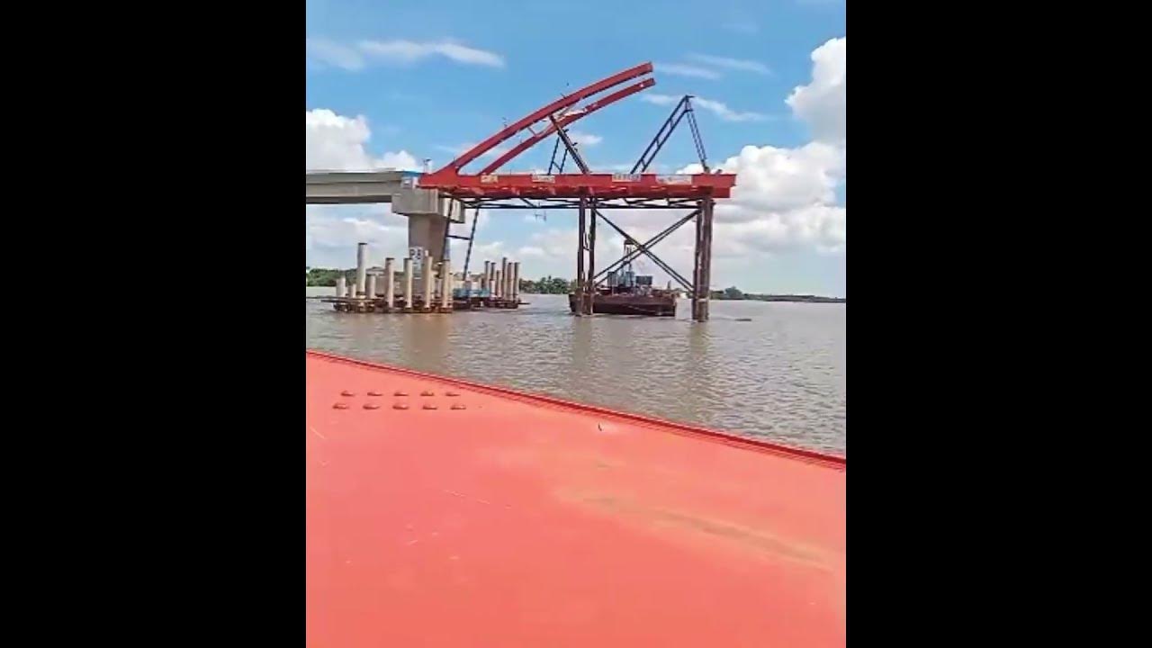 pembangunan contruksi jembatan ,sungai sambas besar .... - YouTube