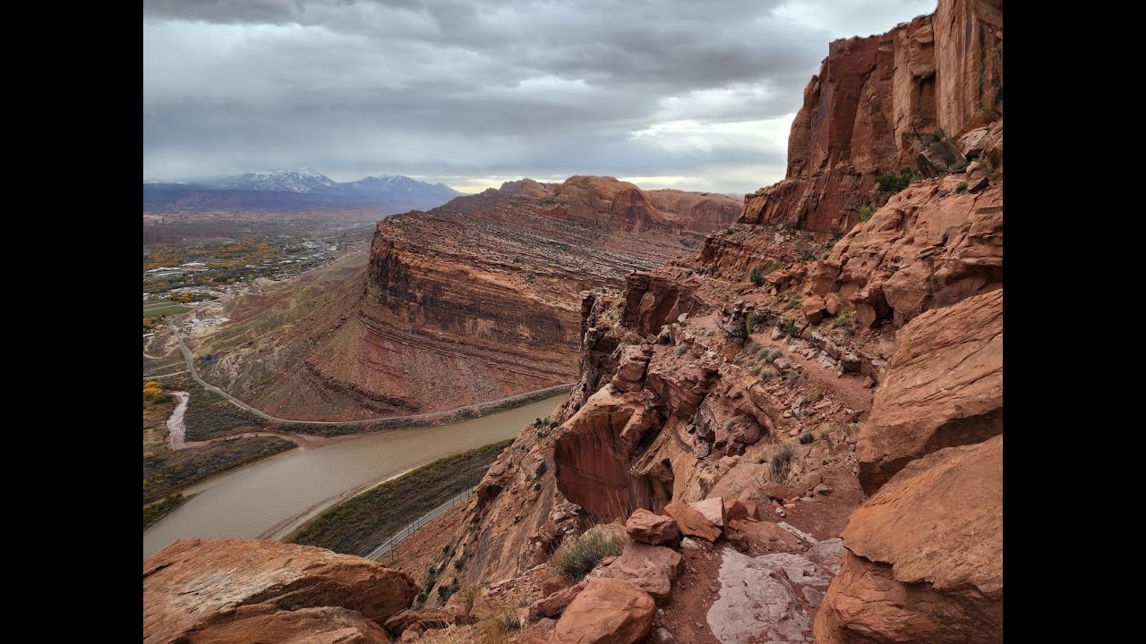 Portal Ledge Hike, Moab Utah - YouTube